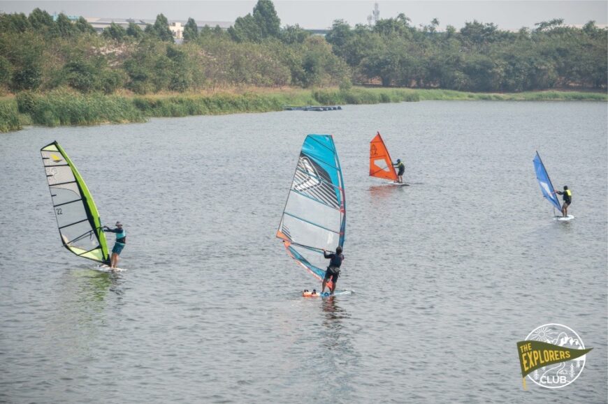 ซ้อม วินด์เซิร์ฟ แล่นใบตามสายลมที่ CraZy WinDy บางพลีใหญ่ - Explorers Club