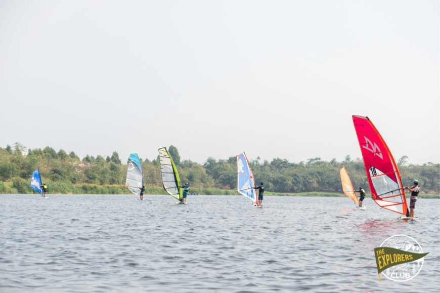 ซ้อม วินด์เซิร์ฟ แล่นใบตามสายลมที่ CraZy WinDy บางพลีใหญ่ - Explorers Club